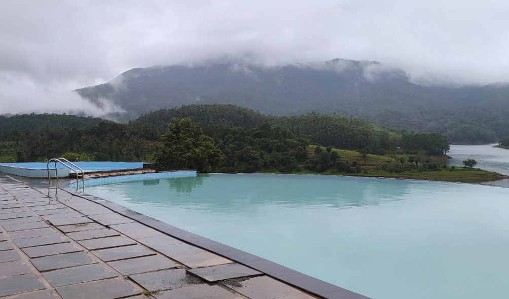 Swimming Pool Contractors in Calicut, Wayanad Call Now : +91 9562711368