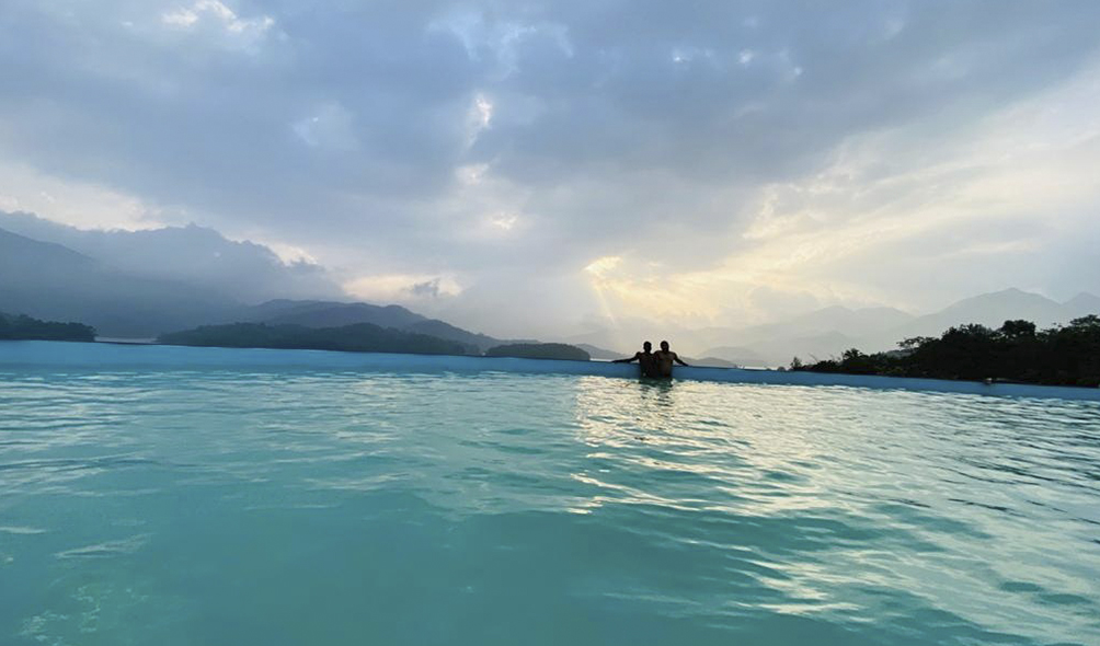 Swimming Pool Contractors in Calicut, Wayanad Call Now : +91 9562711368